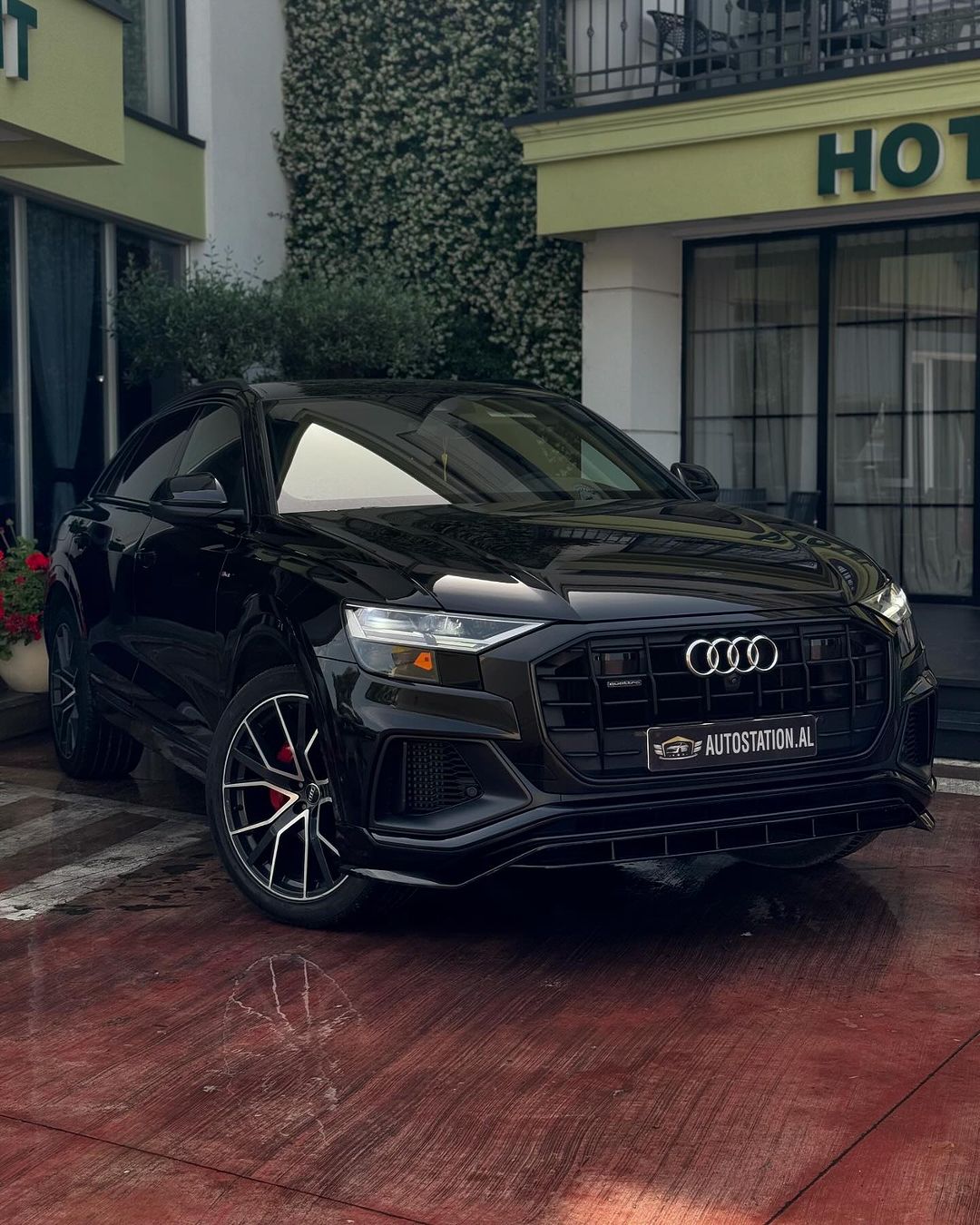 AUDI Q8 S-LINE - Autostation Car Sales