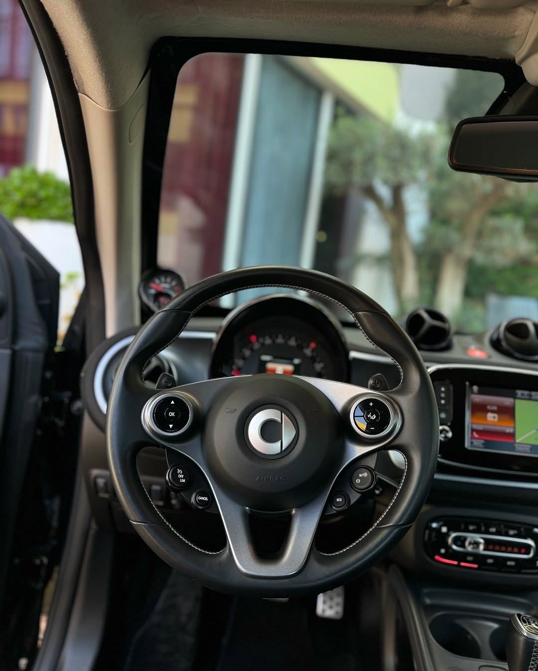 Smart BRABUS Armored Blind - Autostation Car Sales