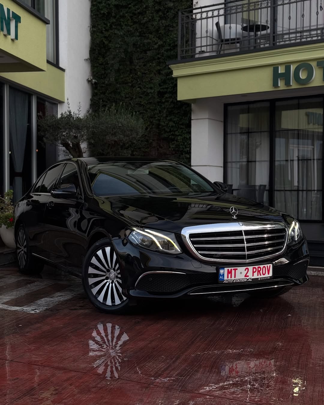 Mercedes Benz E 350 - Autostation Car Sales