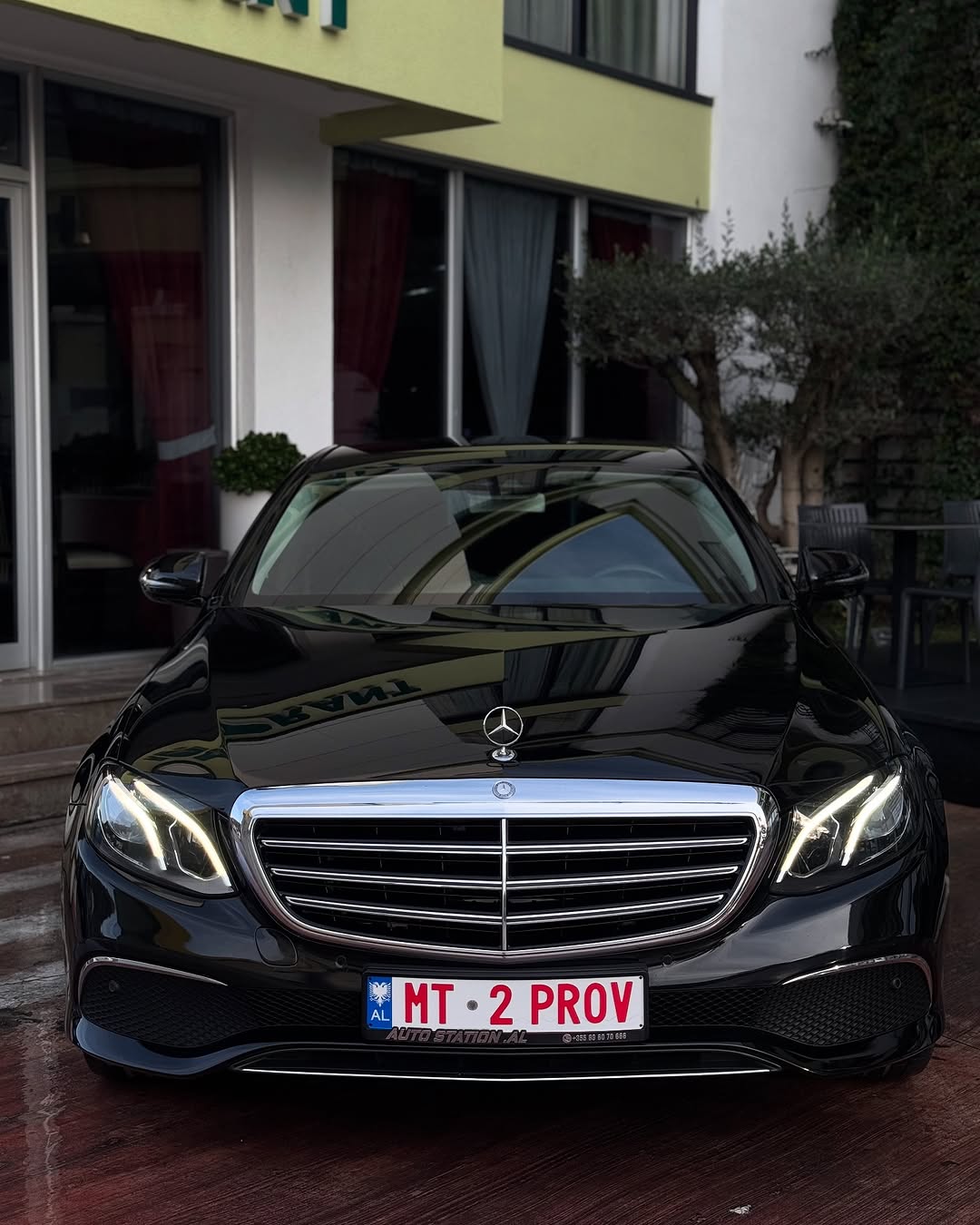 Mercedes Benz E 350 - Autostation Car Sales