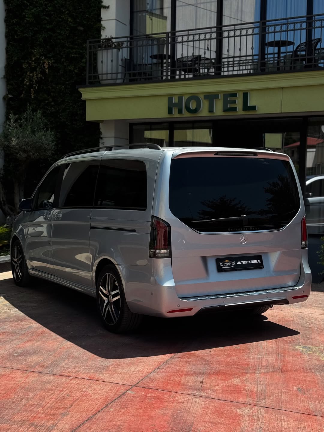 Mercedes Benz V300d - Autostation Car Sales