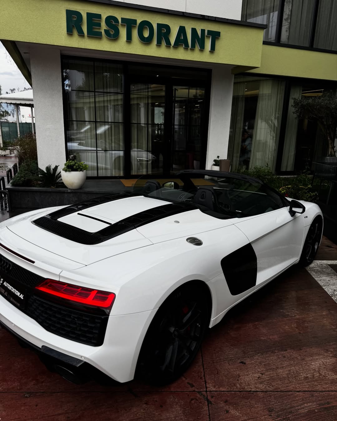 Audi R8 Spyder - Autostation Car Sales